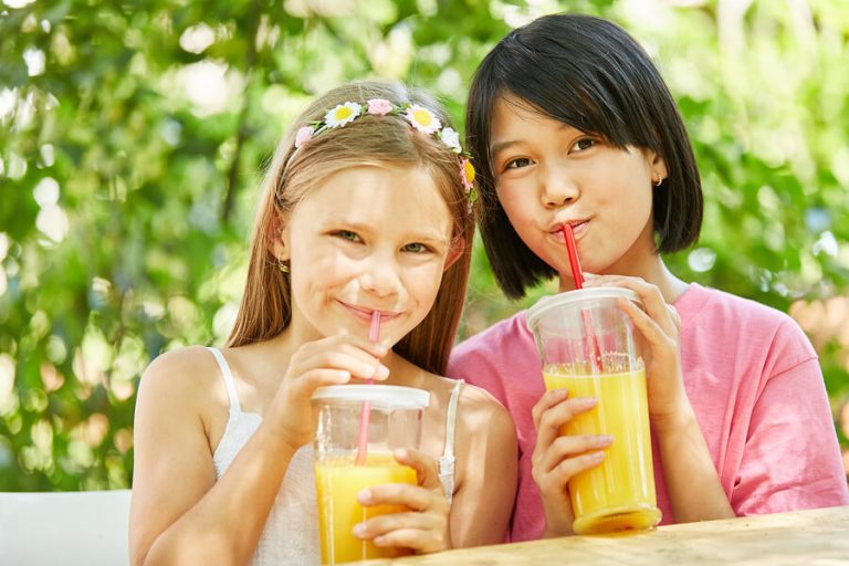 Shtatë lëngje frutash të pasura me vitamina për fëmijët – Panorama Plus