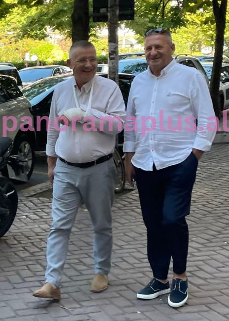 Fotot nga paparaci/ Nard Ndoka me disa rrudha më shumë