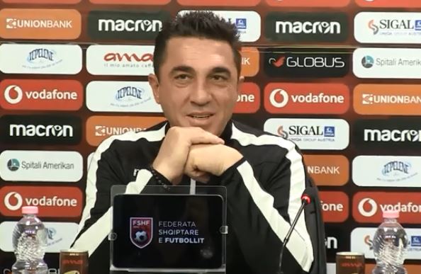 VIDEO/ Nevil Dede në “aksion”, tregon si të stërviten të rinjtë në ...
