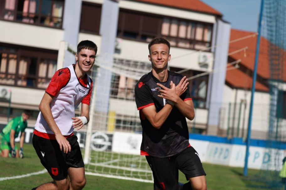Ervin Bulku thyen mallkimin pas 9 vitesh, Shqipëria U17 kalon turin në ...