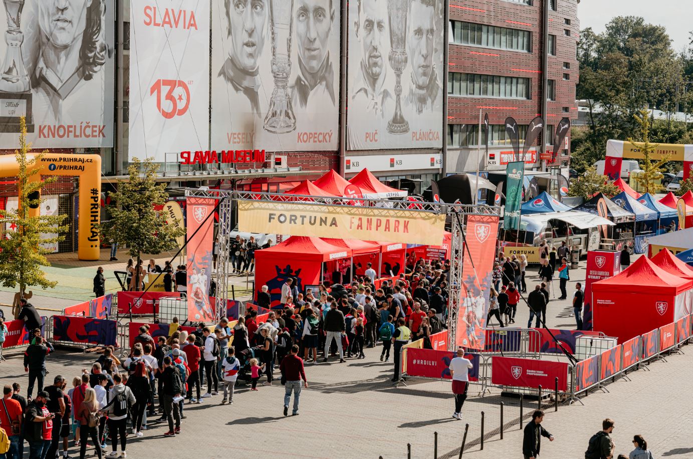 Festë me ushqime shqiptare! Organizim i veçantë në Çeki për tifozët ...