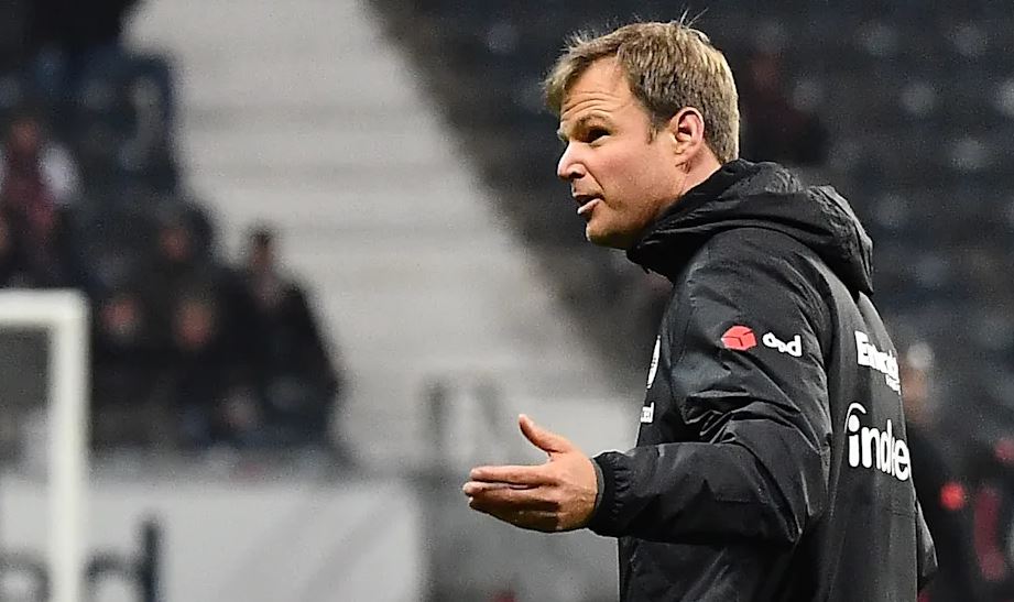 Historike! Eintraht Frakfurt i shet mjekun e skuadrës klubit të Premier ...