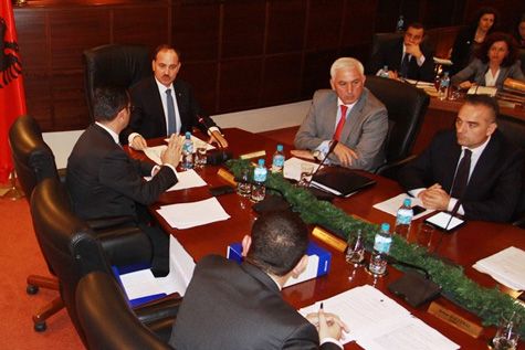 Procedimet, KLD ndëshkon me “vërejtje” dy gjyqtarë