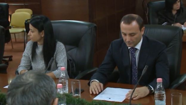 Skandali, si u promovuan dy ‘bashkëshortët e KLD-së’