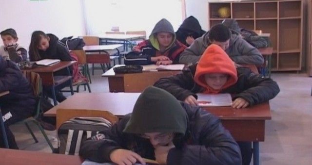 Pasi u rikthyen në shkollë, nxënësit mësim me orar të shkurtuar