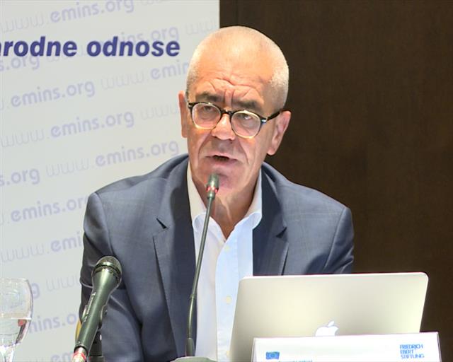 “Pse bashkimi i Shqipërisë me Kosovën do krijonte një shtet të dobët”