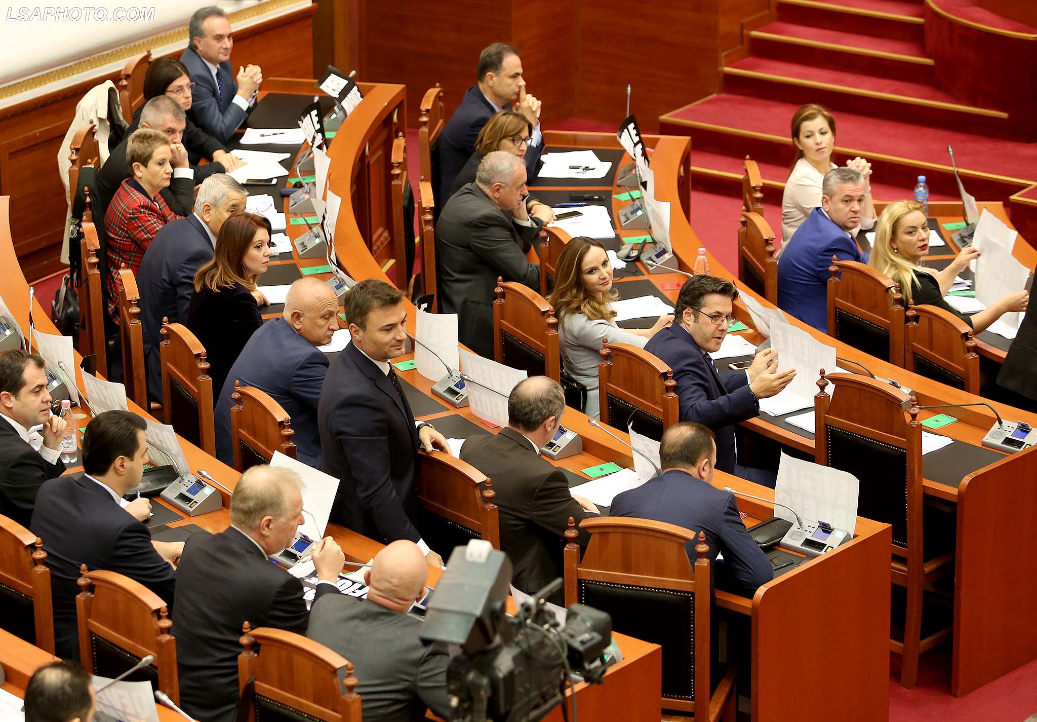 LISTA/ Gratë e pasura të politikanëve shqiptarë, nga Angjeli, Doshi e Mima