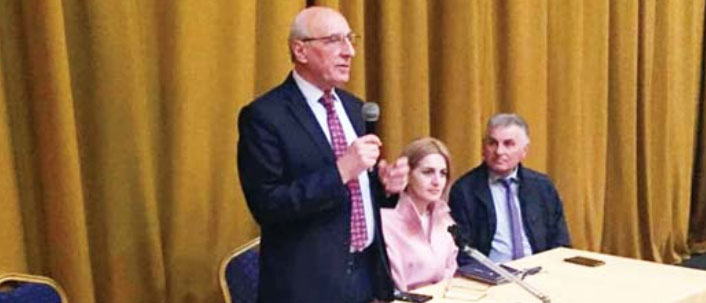“Luarasi”, rektori Ruka me maturantët: Bursa për ekselentët
