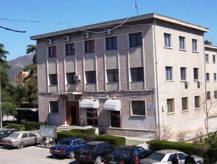 Elbasani, vatër e mësuesve të infektuar me COVID-19/ Mes rasteve ...
