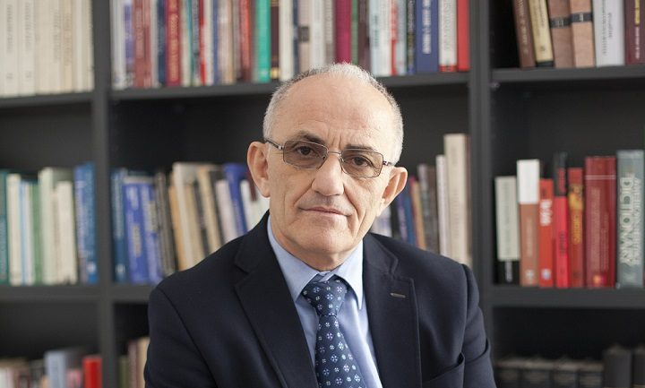 Nga kërkimi shkencor në mësimdhënie/ Historiani i njohur Ferit Duka në ...