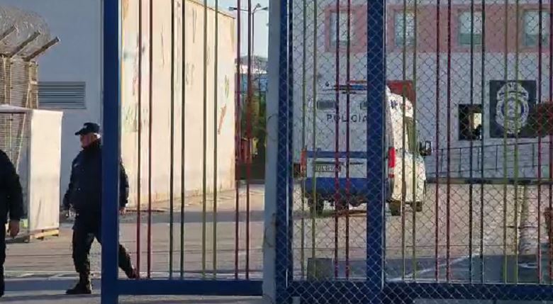 Favorizuan të dënuarit VIP, SHKB “shkrin” administratën e Burgut të ...