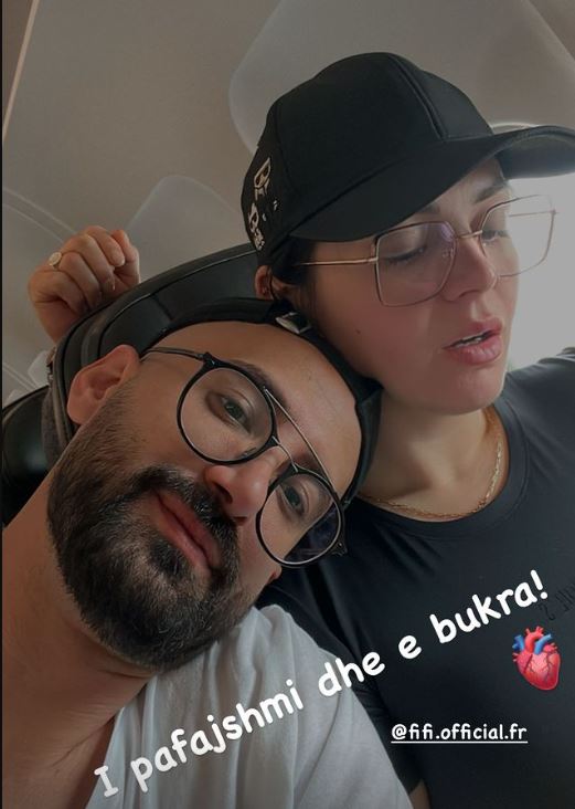 Fifi në muajt e fundit të shtatzënisë, zbulohet gjinia e foshnjës së ...