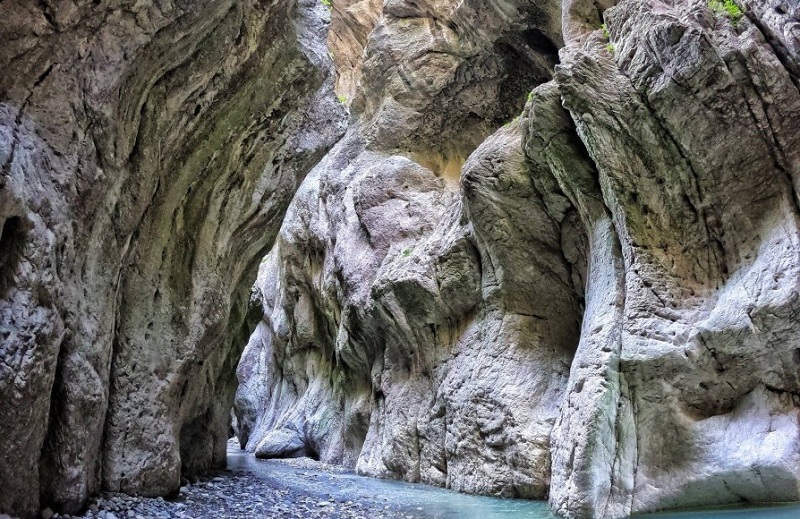 Po vizitonte vendet turistike në Gramsh, mbetet i bllokuar me ...