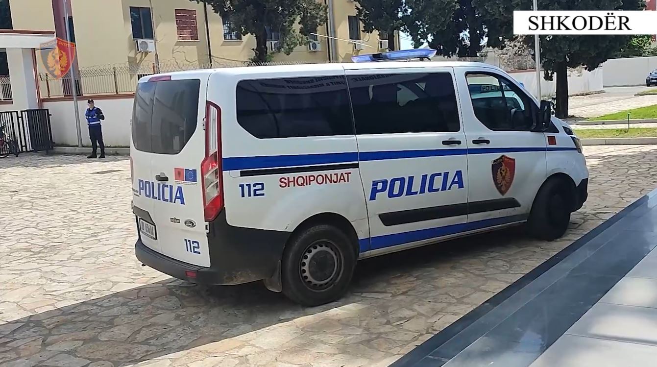 Lëshonte dëftesa false me pagesë 3200 euro, arrestohet drejtori i ...