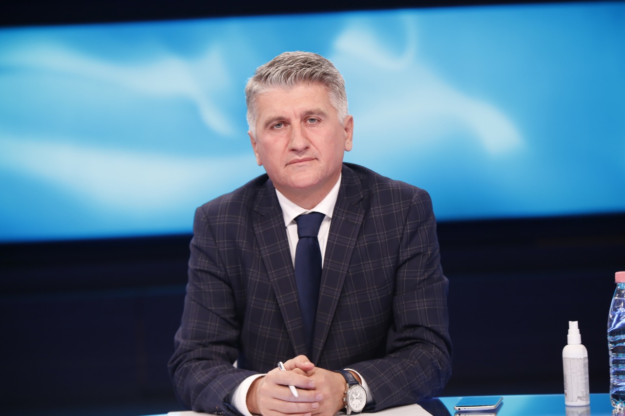 Analiza/ Agron Gjekmarkaj: Pluralizmi është në rrezik. Njerëzit duhet ...