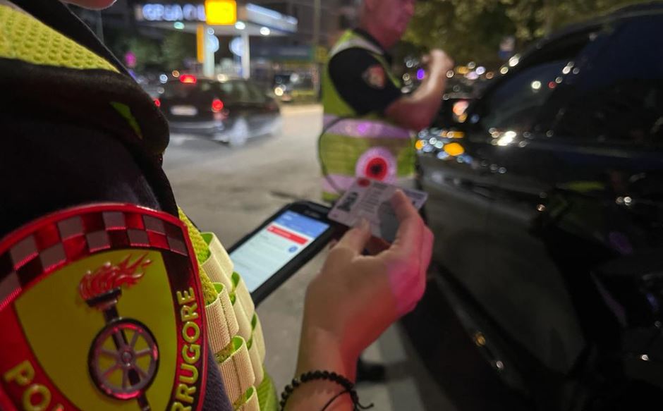 Drejtonin automjetet në mënyrë të parregullt, arrestohet një drejtues ...