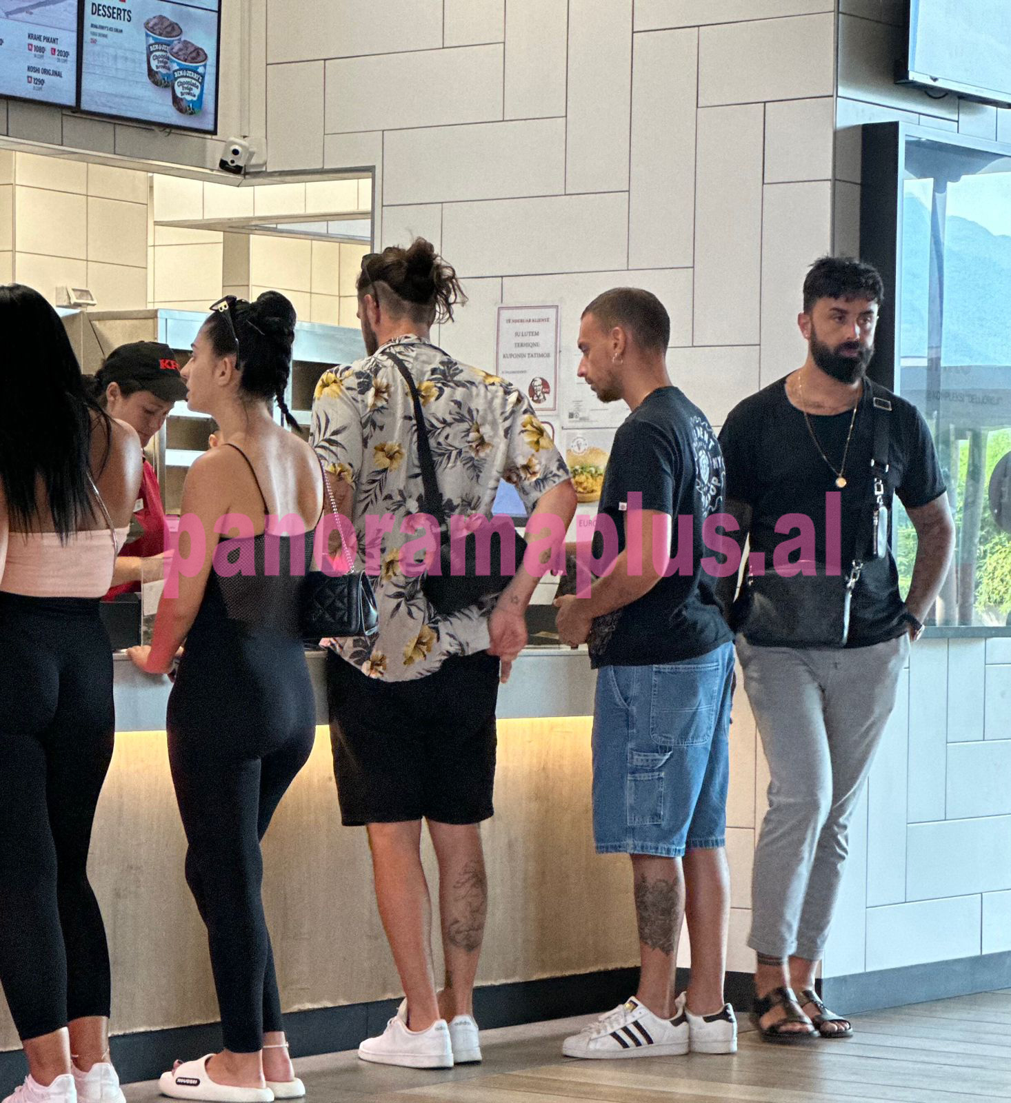 Fotot nga paparazzi/ Pas ndarjes nga Fatma, Alfio “tradhton” edhe… Ja ...