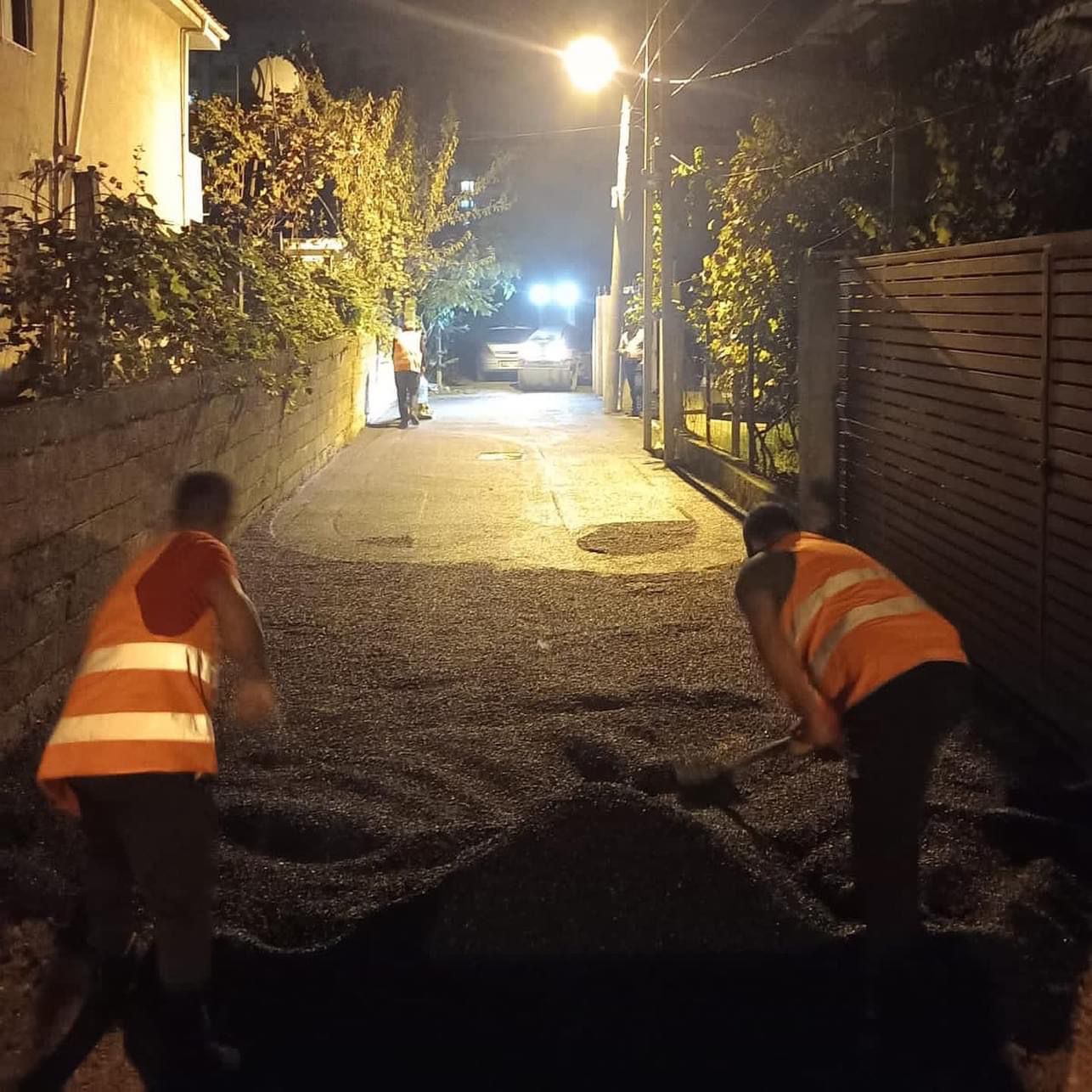 FOTO/ Vijon puna në terren, asfaltohen këto 5 rrugë dhe rrugica në ...