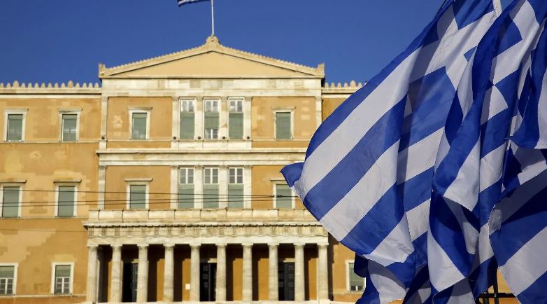 Aplikimet për pajisje me leje qëndrimi, qeveria greke miraton vendimin ...