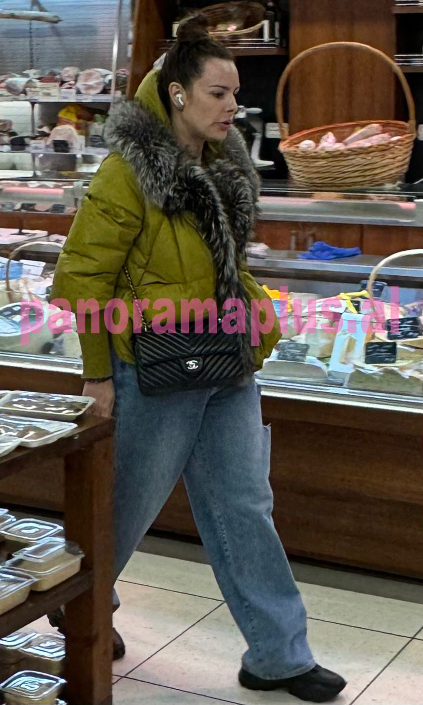 Anxhela Peristeri lë pas dietën, fotot e paparazzi-t të këngëtares duke ...