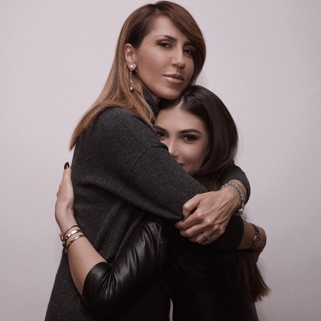 FOTO/ Vajza e Majlinda Bregut publikon imazhin krah partnerit të saj ...