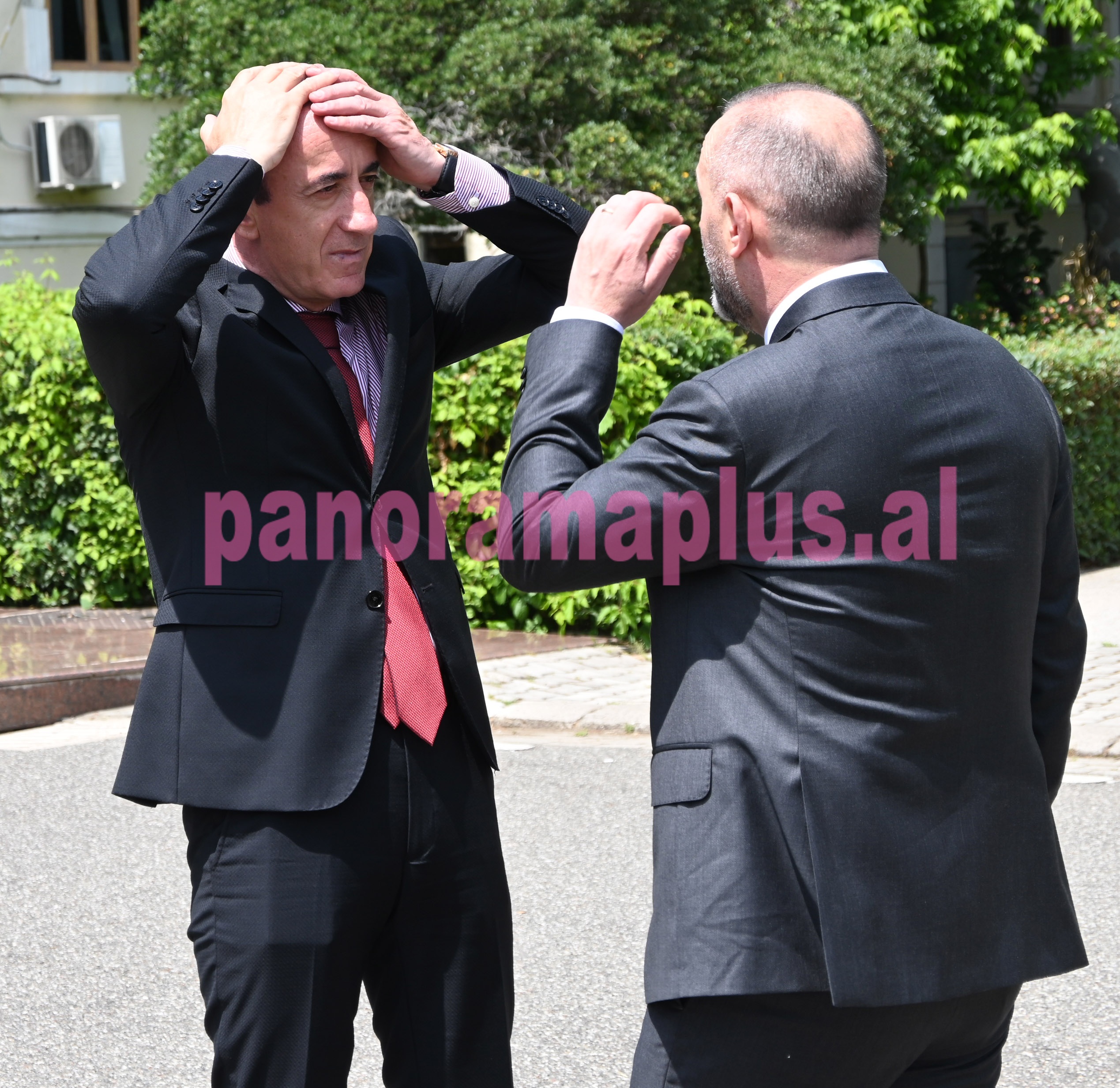Fotot nga paparazzi/ Sherri në seancë, Ulsi Manja si ndahet Dash Sulës ...
