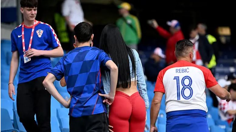 PHOTO/ Bombastic form, Ivana Knoll "furies" the fans during the Croatia ...