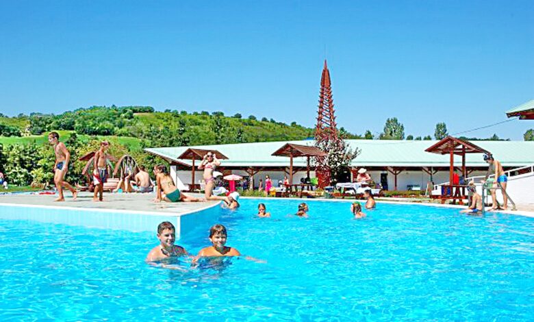 Uji i pishinave rrit shanset për infeksione të ndryshme, ja si të mbrohemi!