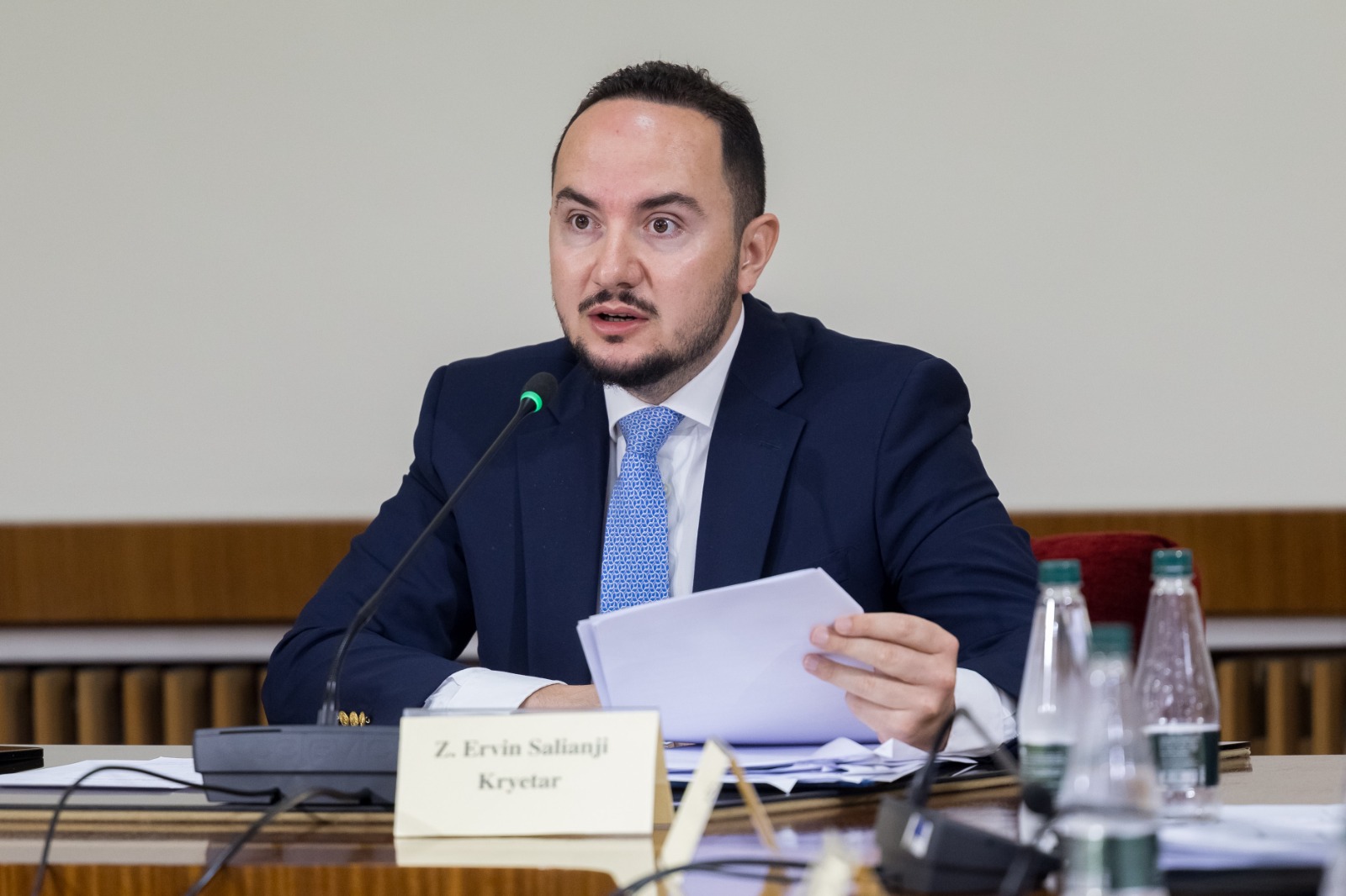 “Dëshmitarët ja hedhin topin njëri-tjetrit, të gjithë xhonglera ...
