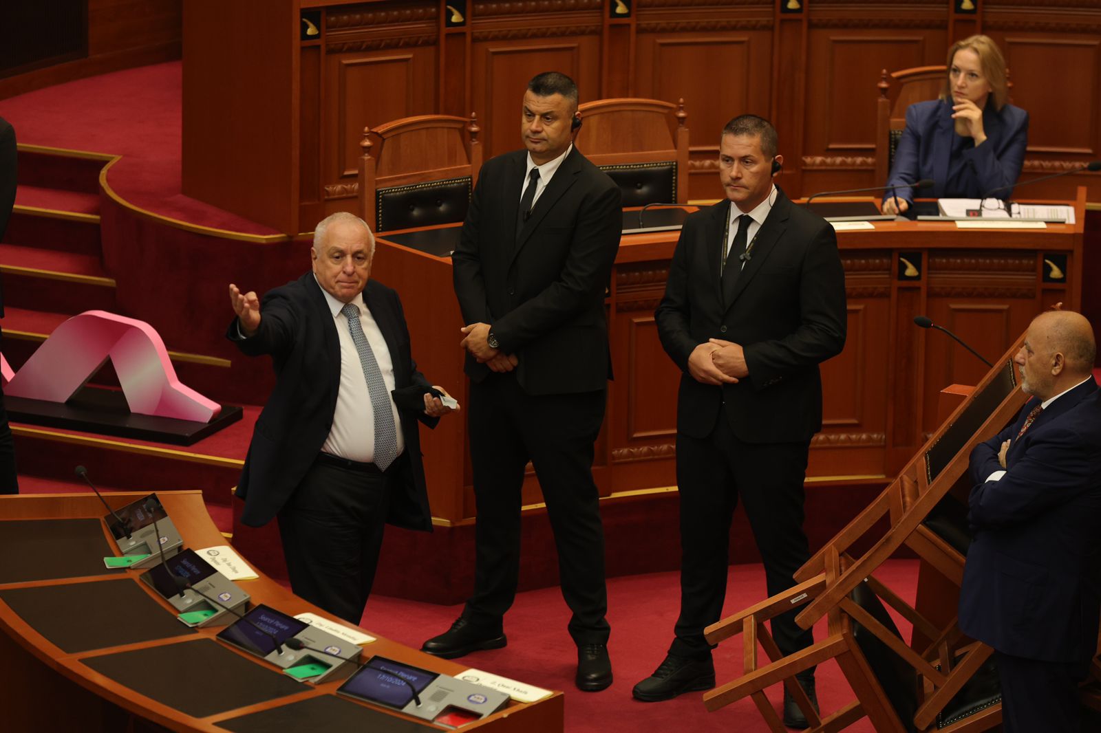 “Kjo që po ndodh është grusht shteti”- Shehu: Ju e rrënuat Kuvendin ...
