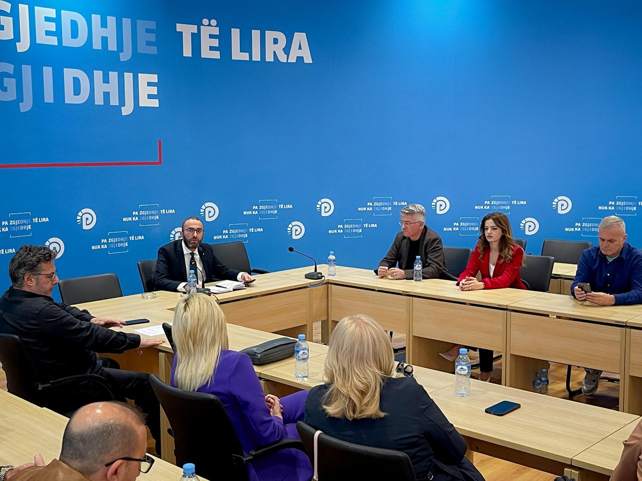 PD nis bojkotin në Komisionet Parlamentare, sot mblidhet Grupi ...