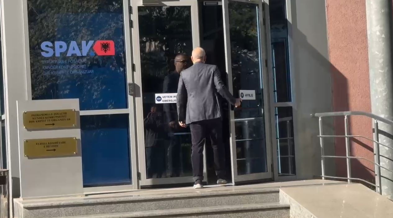 VIDEO/ Ish-ministri i Brendshëm, Saimir Tahiri paraqitet në SPAK ...