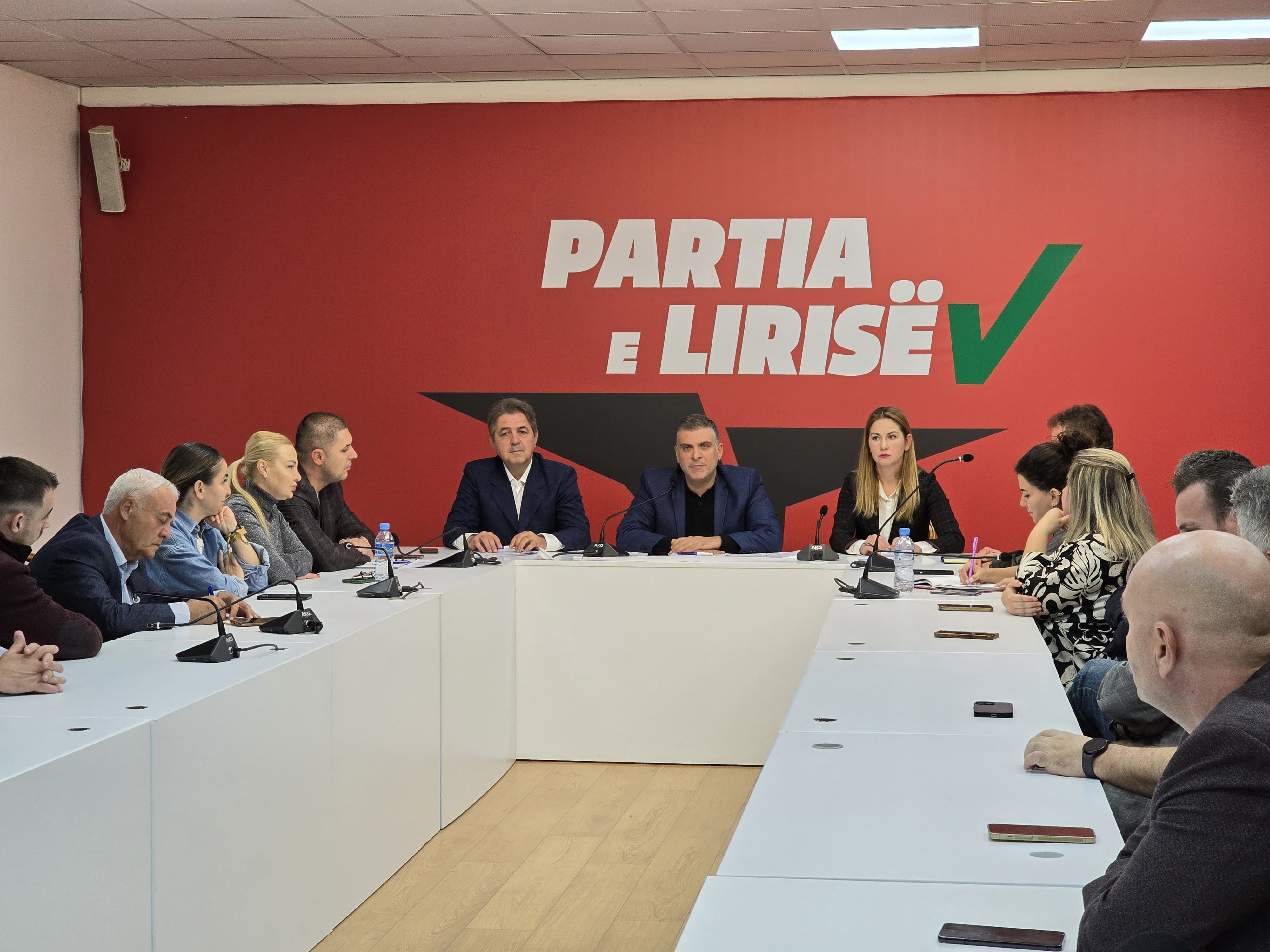 “Pas rrëmbimit të Metës po kërkojnë të na marrin partinë”- Tedi Blushi ...