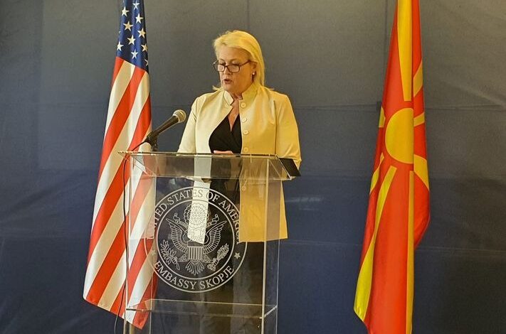 Ish-zv.kryeministri shqiptar dhe gjyqtari i RMV-së në listën e zezë ...