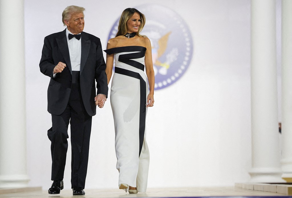 FOTOLAJM/ Nga fustani elegant te vallëzimi me Donald Trump, Melani ...
