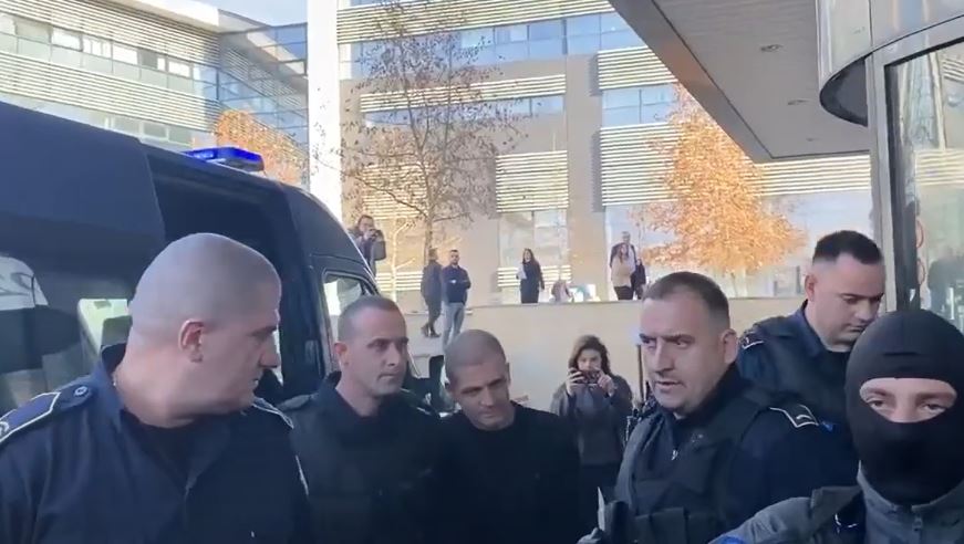 Porositi vasjen e Liridona Ademajt në sy të fëmijëve, Naim Murseli nën ...