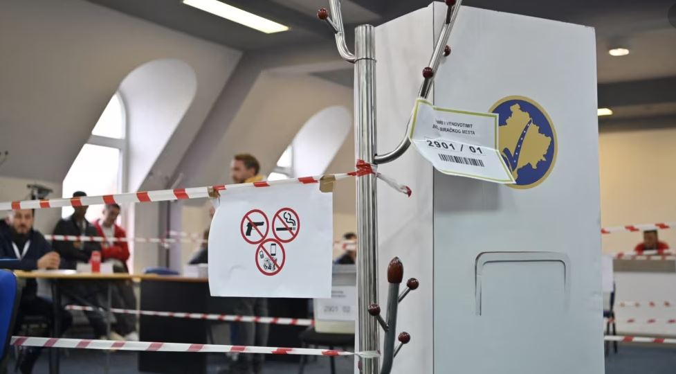 Beogradi “mobilizohet” për zgjedhjet në Kosovë, organizon votimin e ...