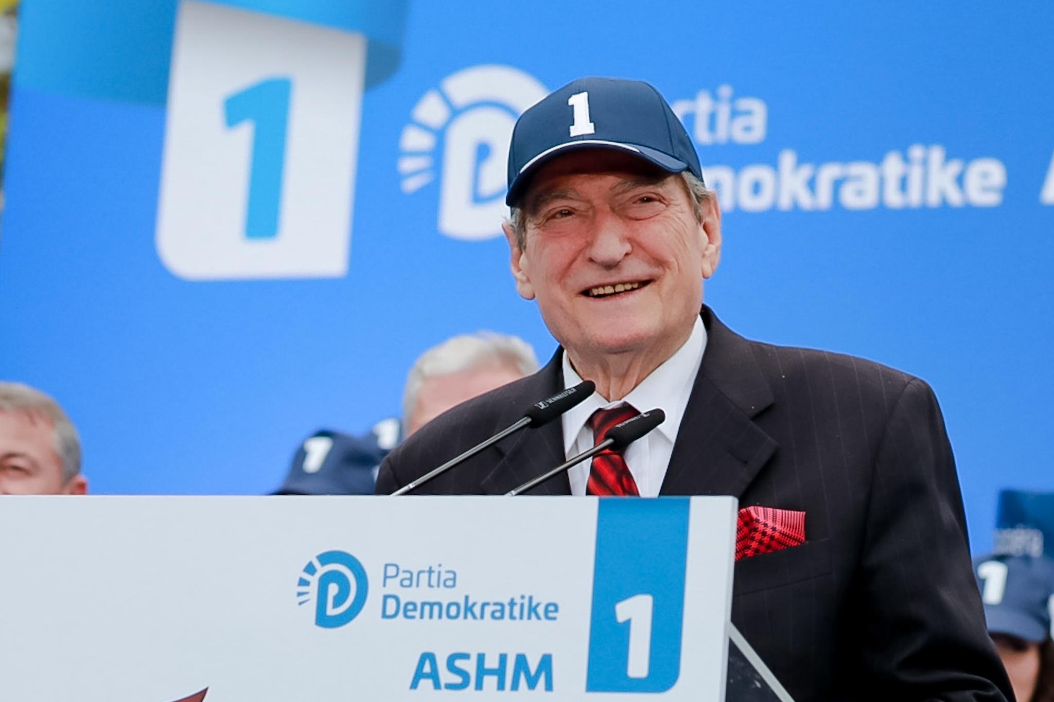 “Turpi të mbuloftë Edi Rama!”- Berisha u premton qytetarëve të Kukësit ...