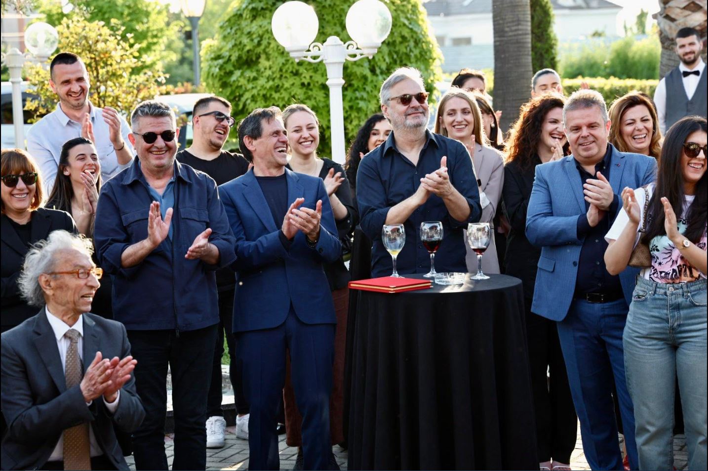 “Një rrugë shkrimtarësh në Kamëz”- Ben Blushi tregon propozimin që i ...