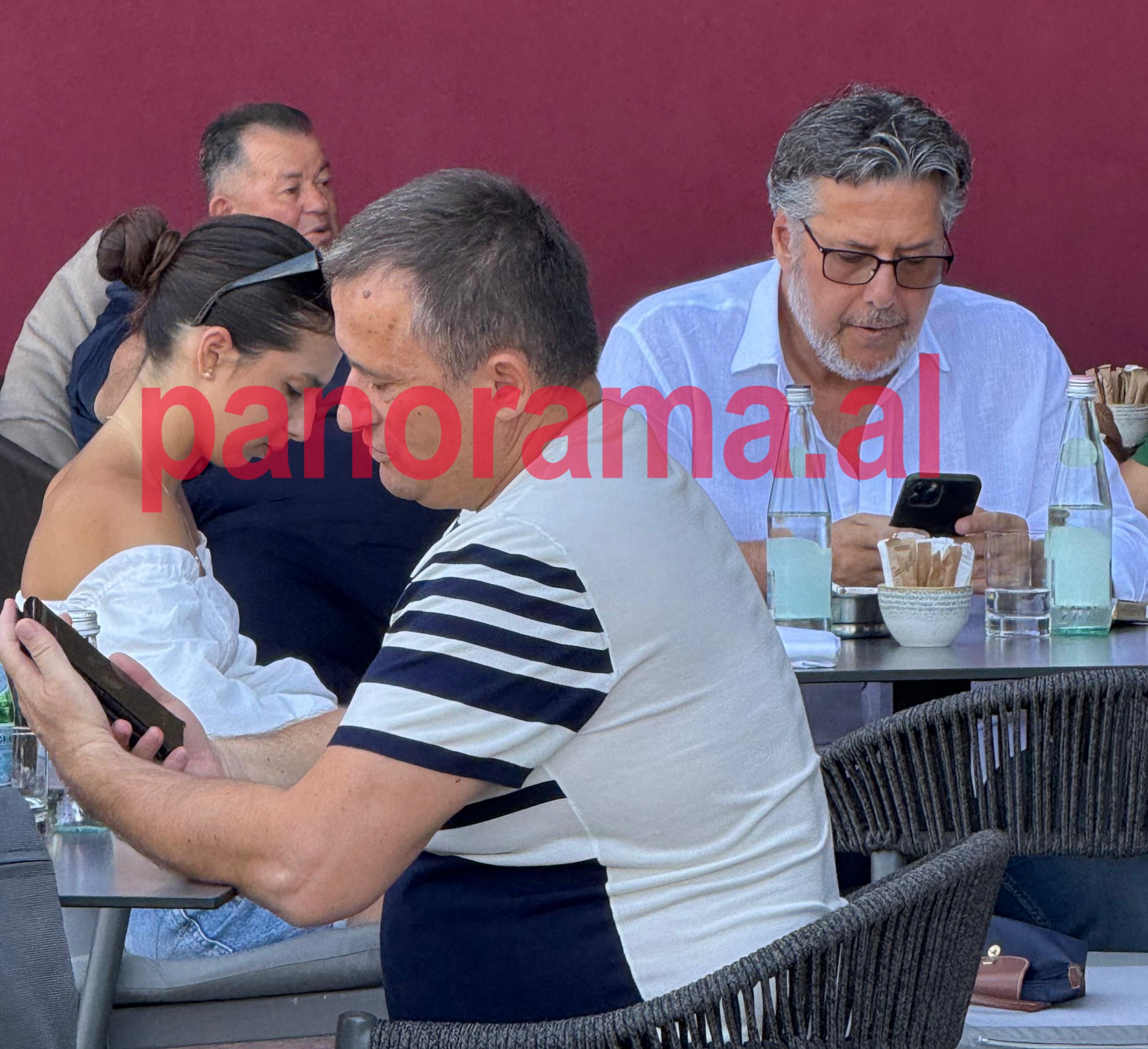 Foto nga paparaci/ Demokrati Edi Paloka shijon kohën me familjen në ...