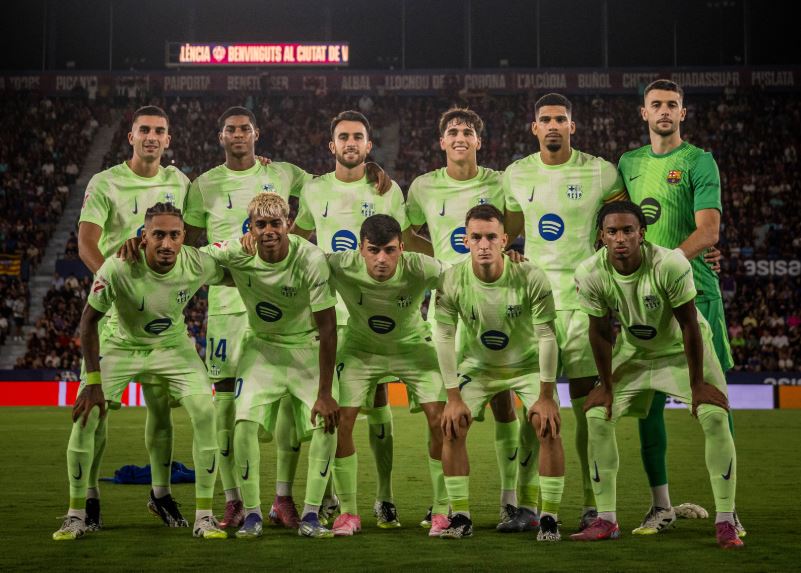 La Liga e pengoi Barcelonën të vishte fanellat e reja në dy ndeshjet e ...