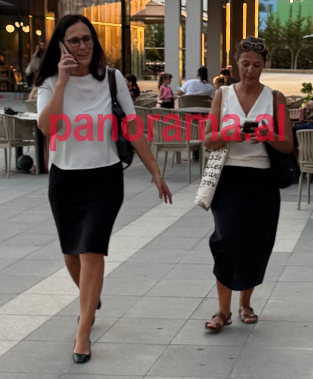 Foto nga paparaci/ Delina Ibrahimaj ‘çelet’ për pushime, ministrja nuk ...