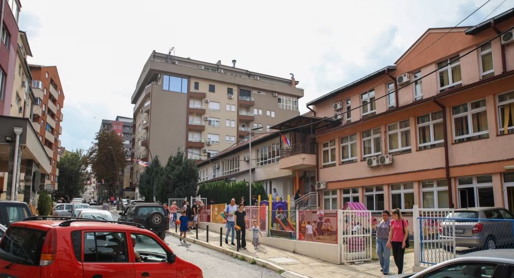 Pakicat serbe në Kosovë kërkojnë pezullimin e zbatimit të Ligjit për të ...