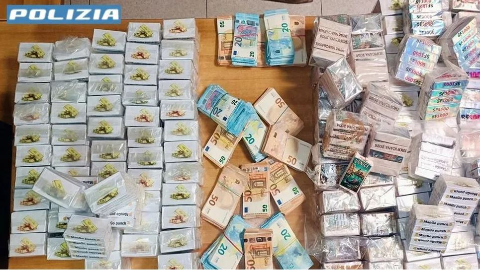 FOTOT/ Operacion antidrogë në Milano, kapen 70 kg hashash dhe 75 mijë ...
