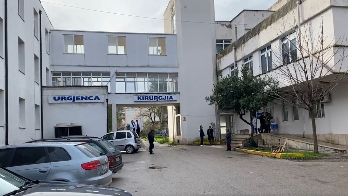 EMRAT/ Goditi mjekun pas sherrit, arrestohet punonjësi i spitalit ...