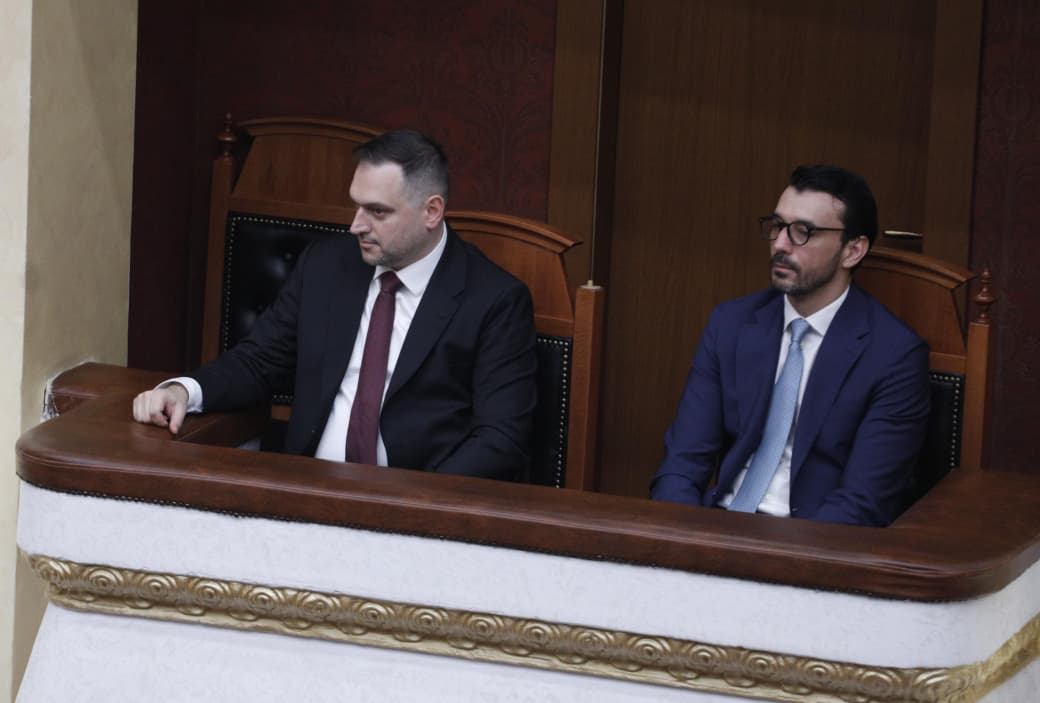 Kuvendi voton ministrat e rinj, Berisha dhe Topalli votojnë kundër ...